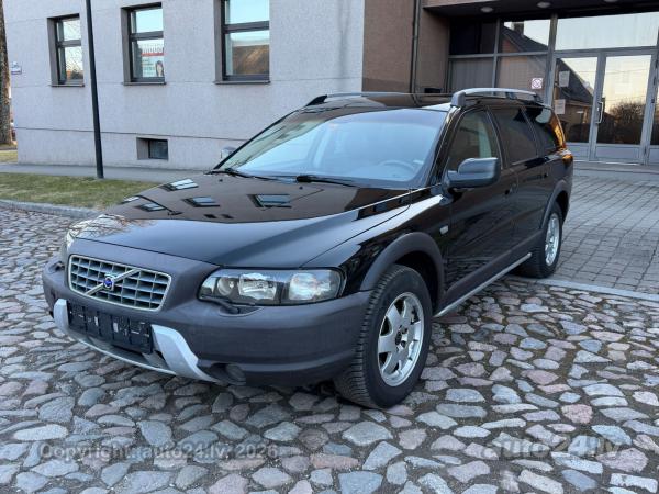 Black Volvo XC70 2004 in Paide, with an engine capacity of 2.40 L and mileage of 318 thousand km for 3990 €, photo 1 on AUTOMOTO.COM.LV