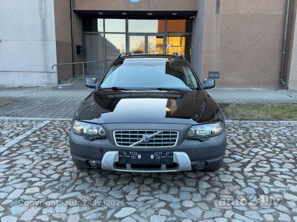 Black Volvo XC70 2004 in Paide, with an engine capacity of 2.40 L and mileage of 318 thousand km for 3990 €, photo 3 on AUTOMOTO.COM.LV