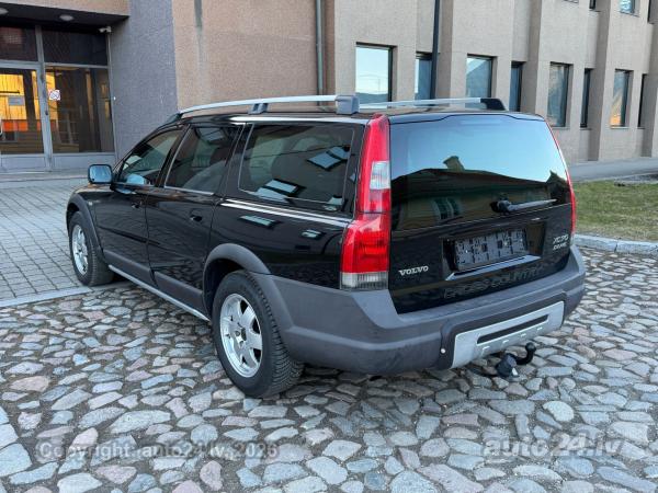 Black Volvo XC70 2004 in Paide, with an engine capacity of 2.40 L and mileage of 318 thousand km for 3990 €, photo 5 on AUTOMOTO.COM.LV