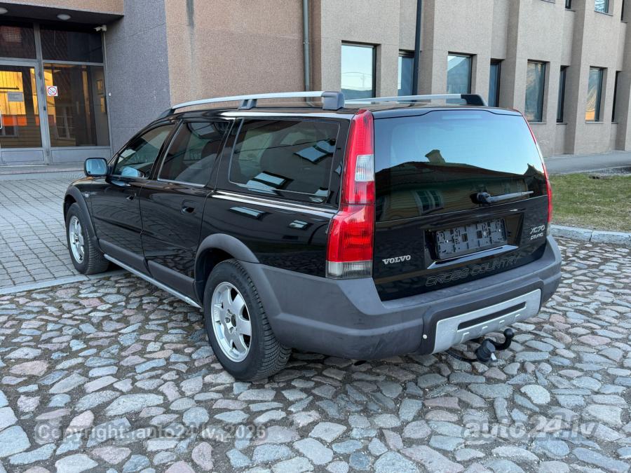 Melns Volvo XC70 2004 Paide, ar dzinēja tilpumu 2.40 L un nobraukumu 318 tūkst. km par 3990 €, foto 6 vietnē AUTOMOTO.COM.LV