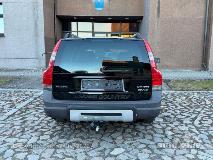 Melns Volvo XC70 2004 Paide, ar dzinēja tilpumu 2.40 L un nobraukumu 318 tūkst. km par 3990 €, foto 8 vietnē AUTOMOTO.COM.LV
