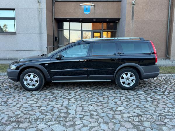 Black Volvo XC70 2004 in Paide, with an engine capacity of 2.40 L and mileage of 318 thousand km for 3990 €, photo 8 on AUTOMOTO.COM.LV