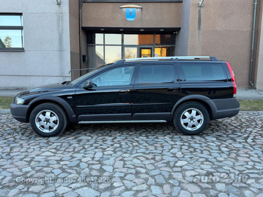 Melns Volvo XC70 2004 Paide, ar dzinēja tilpumu 2.40 L un nobraukumu 318 tūkst. km par 3990 €, foto 9 vietnē AUTOMOTO.COM.LV