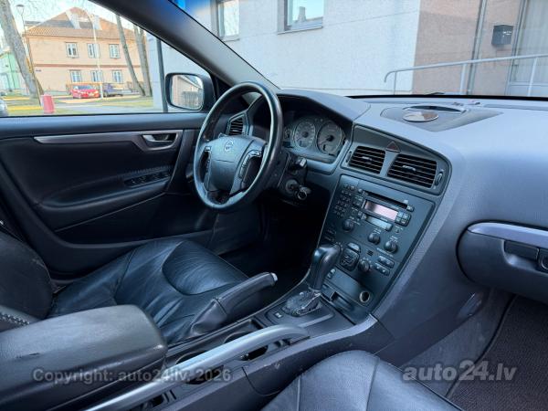 Black Volvo XC70 2004 in Paide, with an engine capacity of 2.40 L and mileage of 318 thousand km for 3990 €, photo 10 on AUTOMOTO.COM.LV