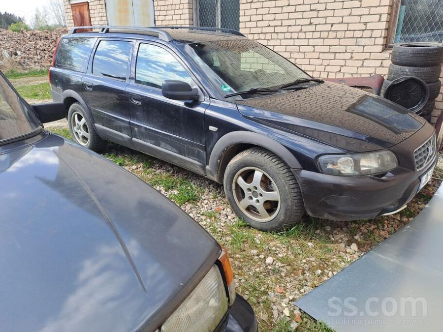Melns Volvo XC70 2004 Ogre, ar dzinēja tilpumu 2.50 L un nobraukumu 431 tūkst. km par 1750 €, foto 1 vietnē AUTOMOTO.COM.LV