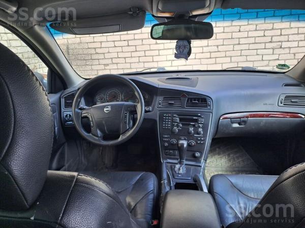 Black Volvo XC70 2004 in Ogre, with an engine capacity of 2.50 L and mileage of 431 thousand km for 1750 €, photo 2 on AUTOMOTO.COM.LV