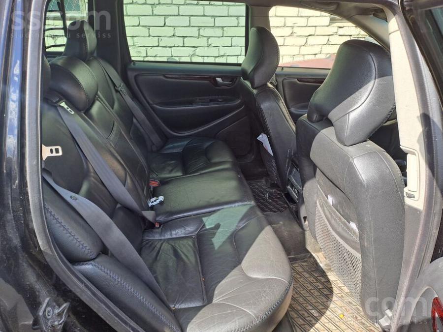 Melns Volvo XC70 2004 Ogre, ar dzinēja tilpumu 2.50 L un nobraukumu 431 tūkst. km par 1750 €, foto 5 vietnē AUTOMOTO.COM.LV