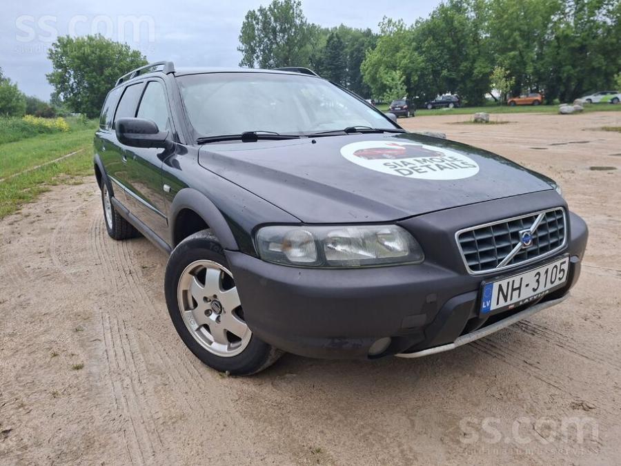 Melns Volvo XC70 2004 Rīga, ar dzinēja tilpumu 2.40 L un nobraukumu 373 tūkst. km par 2300 €, foto 1 vietnē AUTOMOTO.COM.LV