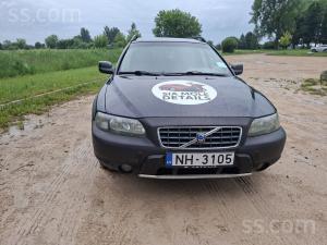 Melns Volvo XC70 2004 Rīga, ar dzinēja tilpumu 2.40 L un nobraukumu 373 tūkst. km par 2300 €, foto 3 vietnē AUTOMOTO.COM.LV