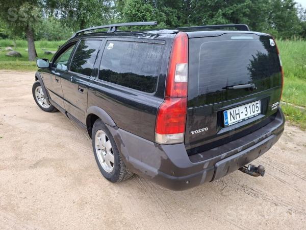 Melns Volvo XC70 2004 Rīga, ar dzinēja tilpumu 2.40 L un nobraukumu 373 tūkst. km par 2300 €, foto 4 vietnē AUTOMOTO.COM.LV