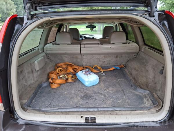 Melns Volvo XC70 2004 Rīga, ar dzinēja tilpumu 2.40 L un nobraukumu 373 tūkst. km par 2300 €, foto 6 vietnē AUTOMOTO.COM.LV