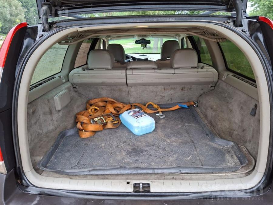 Melns Volvo XC70 2004 Rīga, ar dzinēja tilpumu 2.40 L un nobraukumu 373 tūkst. km par 2300 €, foto 7 vietnē AUTOMOTO.COM.LV