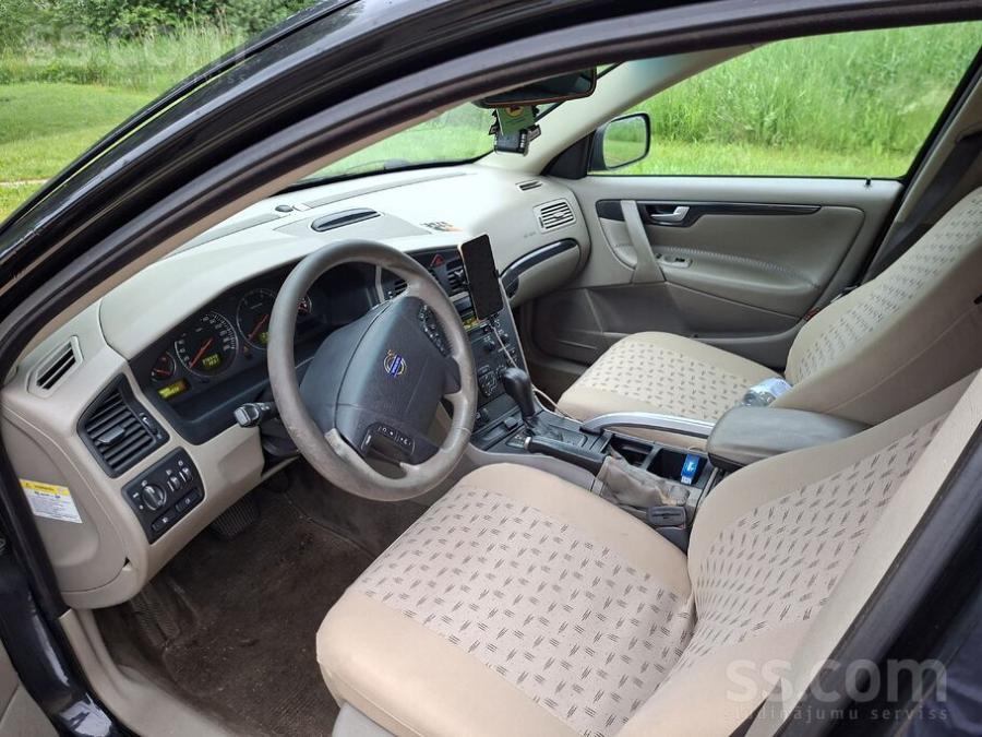 Melns Volvo XC70 2004 Rīga, ar dzinēja tilpumu 2.40 L un nobraukumu 373 tūkst. km par 2300 €, foto 9 vietnē AUTOMOTO.COM.LV