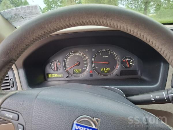 Melns Volvo XC70 2004 Rīga, ar dzinēja tilpumu 2.40 L un nobraukumu 373 tūkst. km par 2300 €, foto 9 vietnē AUTOMOTO.COM.LV