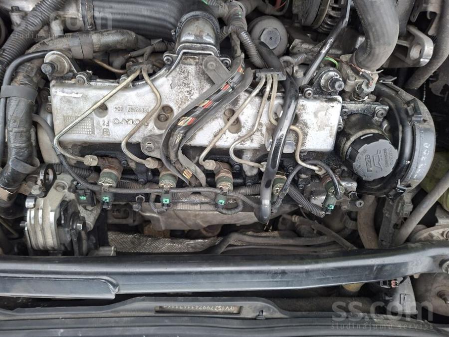 Melns Volvo XC70 2004 Rīga, ar dzinēja tilpumu 2.40 L un nobraukumu 373 tūkst. km par 2300 €, foto 12 vietnē AUTOMOTO.COM.LV