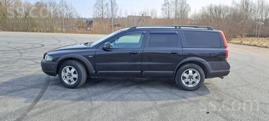 Black Volvo XC70 2004 in Rezekne, with an engine capacity of 2.40 L and mileage of 390 thousand km for 2250 €, photo 3 on AUTOMOTO.COM.LV