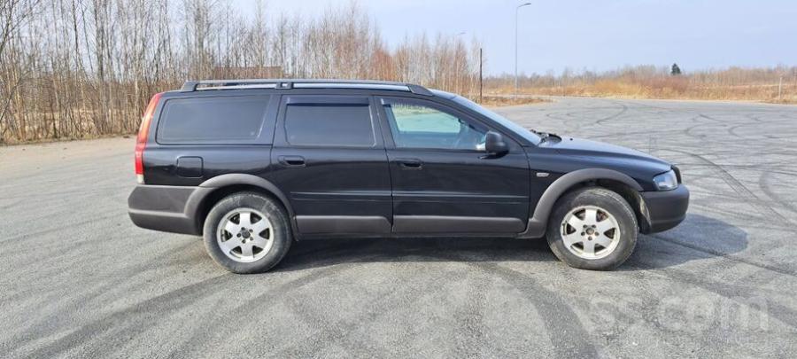 Black Volvo XC70 2004 in Rezekne, with an engine capacity of 2.40 L and mileage of 390 thousand km for 2250 €, photo 6 on AUTOMOTO.COM.LV