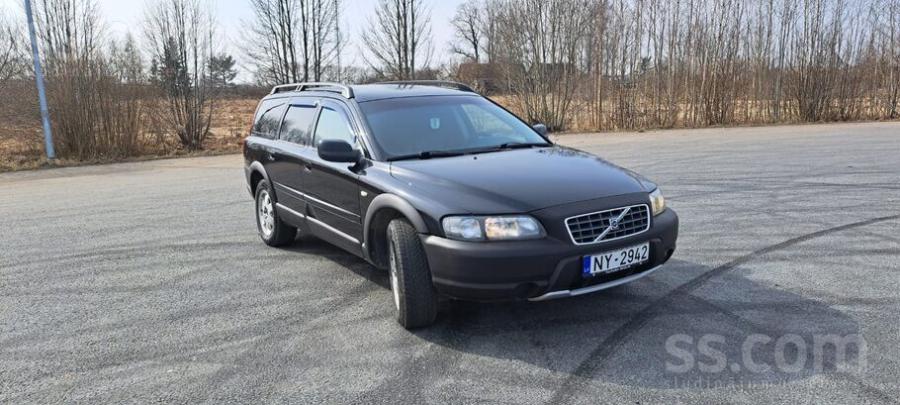 Black Volvo XC70 2004 in Rezekne, with an engine capacity of 2.40 L and mileage of 390 thousand km for 2250 €, photo 7 on AUTOMOTO.COM.LV