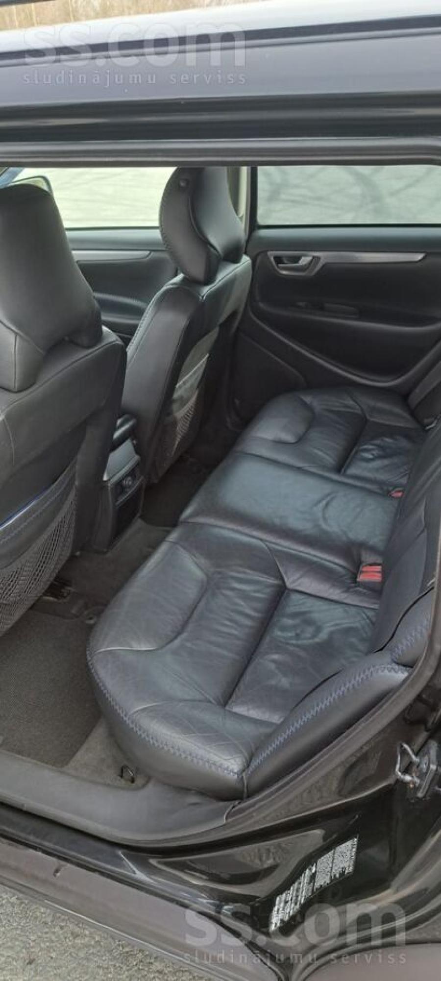 Black Volvo XC70 2004 in Rezekne, with an engine capacity of 2.40 L and mileage of 390 thousand km for 2250 €, photo 12 on AUTOMOTO.COM.LV