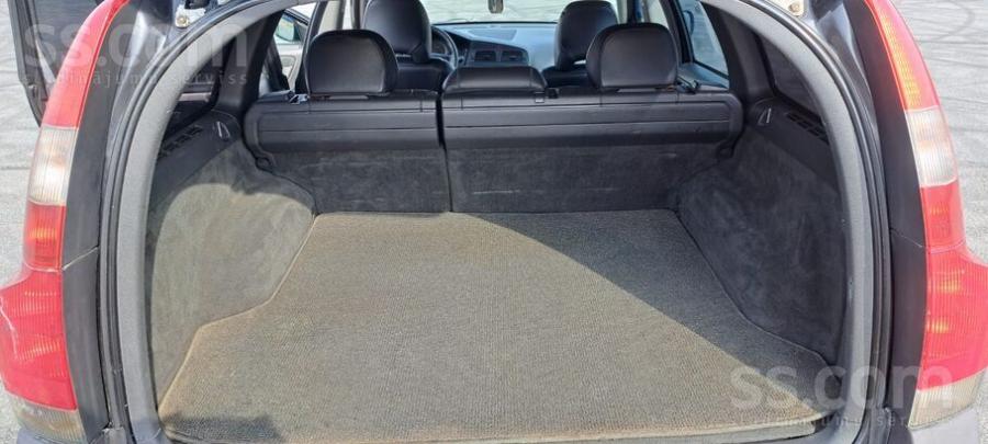 Black Volvo XC70 2004 in Rezekne, with an engine capacity of 2.40 L and mileage of 390 thousand km for 2250 €, photo 13 on AUTOMOTO.COM.LV