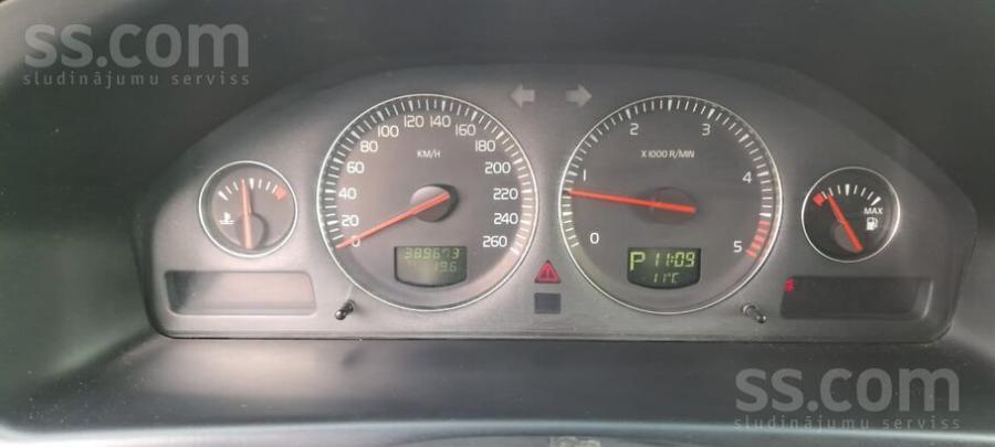 Black Volvo XC70 2004 in Rezekne, with an engine capacity of 2.40 L and mileage of 390 thousand km for 2250 €, photo 14 on AUTOMOTO.COM.LV