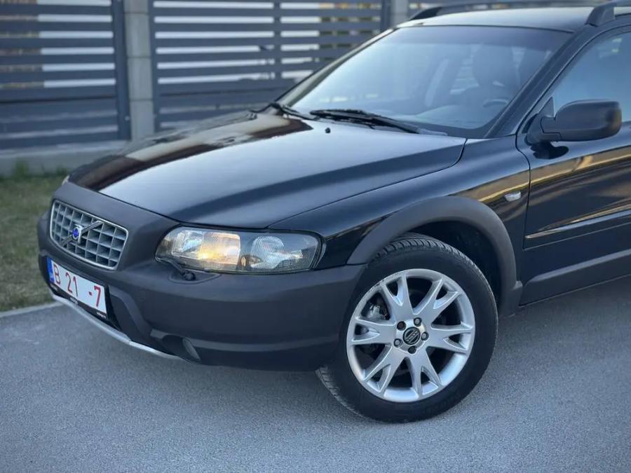Черный Вольво ХС70 2004 в Елгава, объемом двигателя 2.40 л и пробегом 360 тыс. км за 4500 €, фото 3 на AUTOMOTO.COM.LV