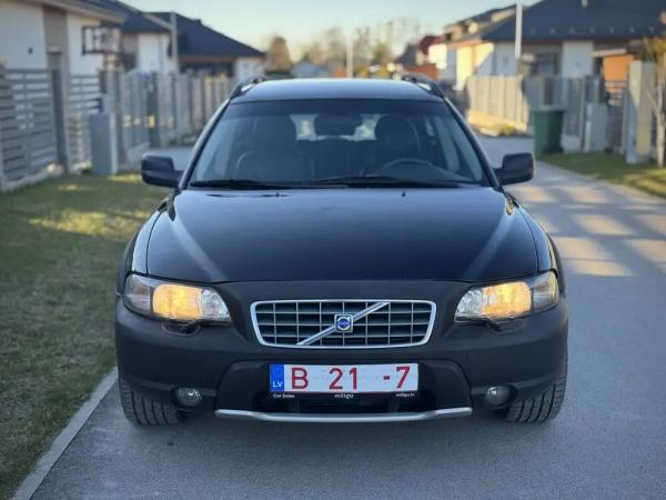 Melns Volvo XC70 2004 Jelgava, ar dzinēja tilpumu 2.40 L un nobraukumu 360 tūkst. km par 4500 €, foto 3 vietnē AUTOMOTO.COM.LV