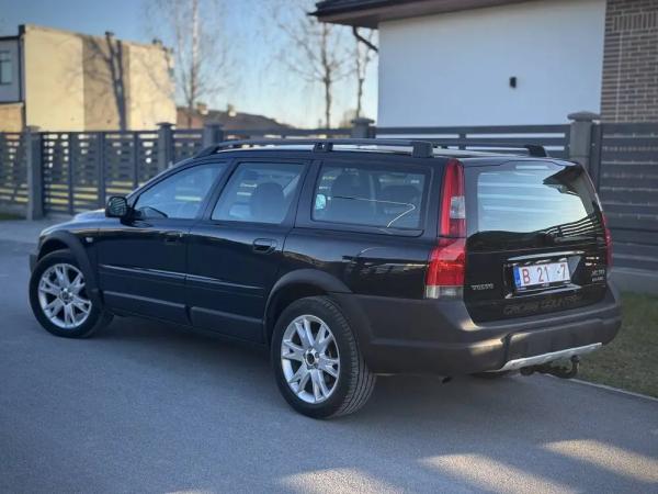 Melns Volvo XC70 2004 Jelgava, ar dzinēja tilpumu 2.40 L un nobraukumu 360 tūkst. km par 4500 €, foto 4 vietnē AUTOMOTO.COM.LV