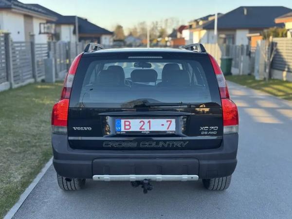 Melns Volvo XC70 2004 Jelgava, ar dzinēja tilpumu 2.40 L un nobraukumu 360 tūkst. km par 4500 €, foto 9 vietnē AUTOMOTO.COM.LV