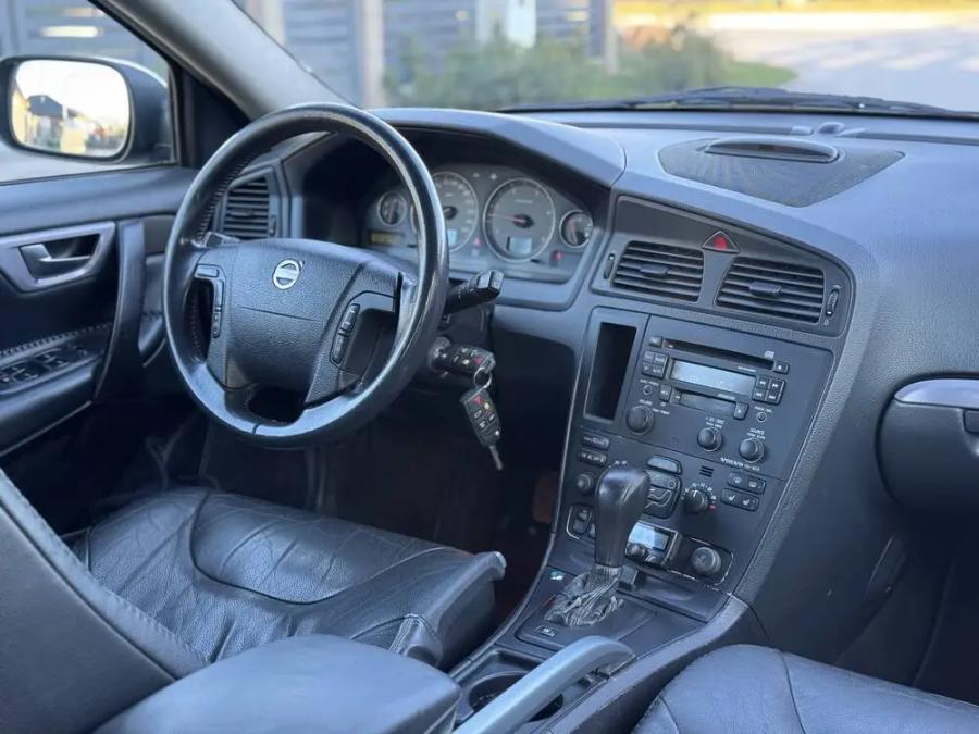 Черный Вольво ХС70 2004 в Елгава, объемом двигателя 2.40 л и пробегом 360 тыс. км за 4500 €, фото 16 на AUTOMOTO.COM.LV