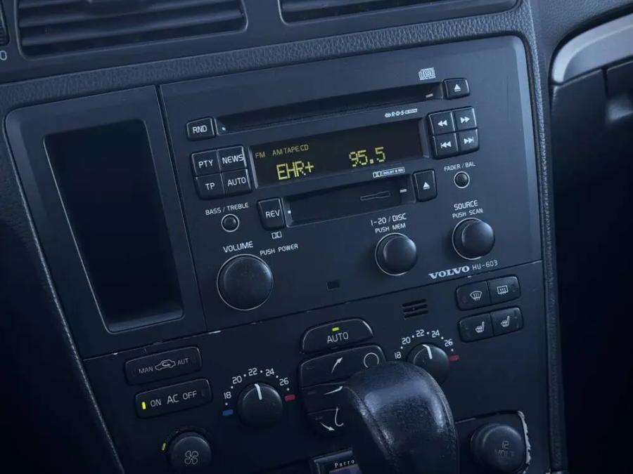 Черный Вольво ХС70 2004 в Елгава, объемом двигателя 2.40 л и пробегом 360 тыс. км за 4500 €, фото 19 на AUTOMOTO.COM.LV