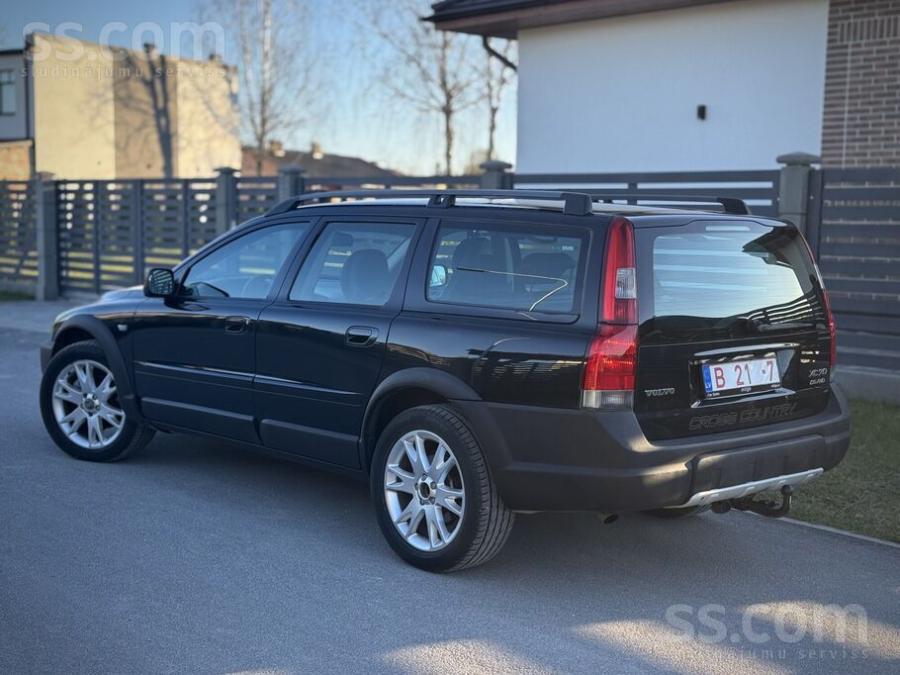 Melns Volvo XC70 2004 Jelgava, ar dzinēja tilpumu 2.40 L un nobraukumu 360 tūkst. km par 4200 €, foto 5 vietnē AUTOMOTO.COM.LV