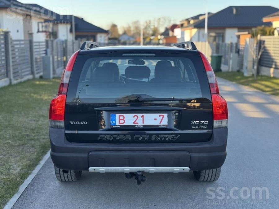Melns Volvo XC70 2004 Jelgava, ar dzinēja tilpumu 2.40 L un nobraukumu 360 tūkst. km par 4200 €, foto 10 vietnē AUTOMOTO.COM.LV