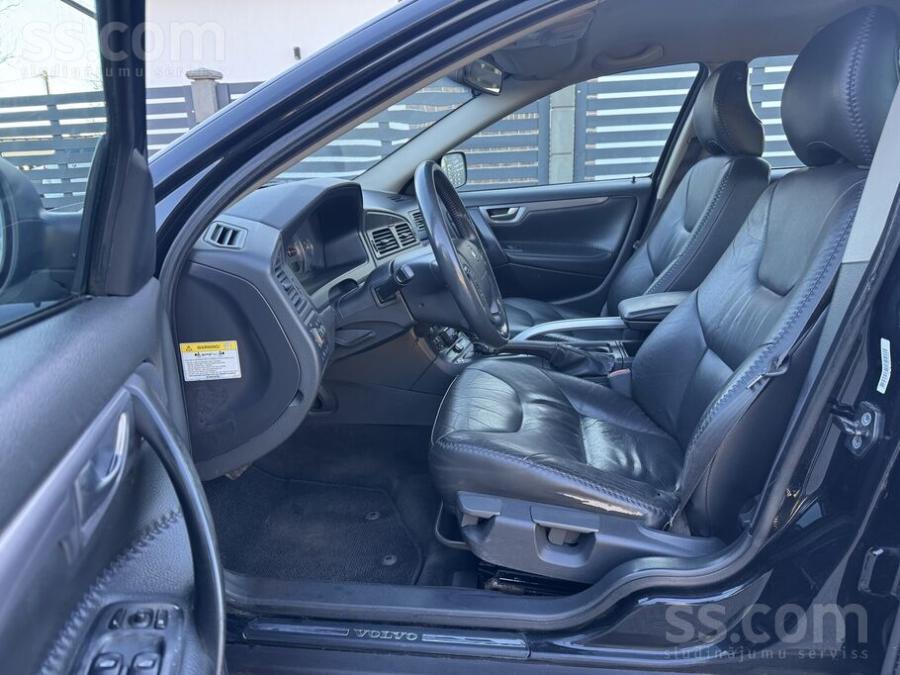 Melns Volvo XC70 2004 Jelgava, ar dzinēja tilpumu 2.40 L un nobraukumu 360 tūkst. km par 4200 €, foto 12 vietnē AUTOMOTO.COM.LV