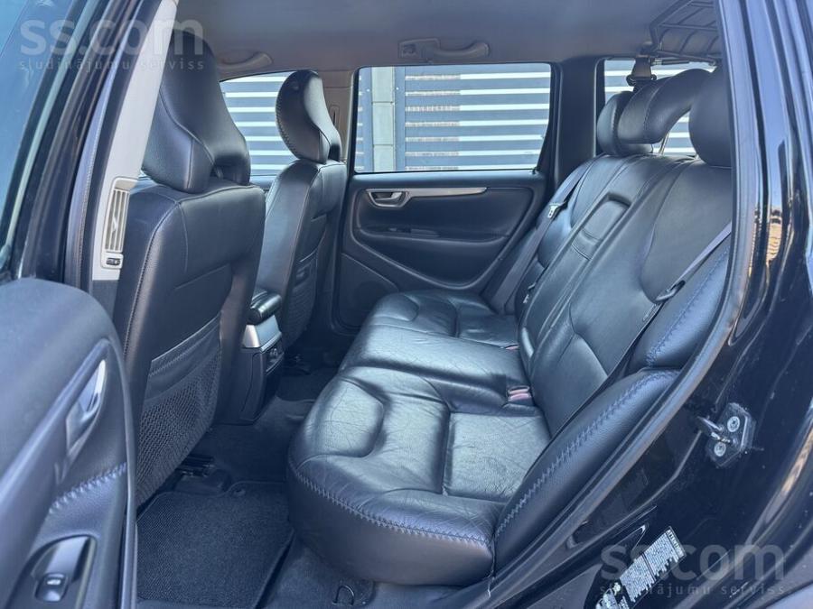 Melns Volvo XC70 2004 Jelgava, ar dzinēja tilpumu 2.40 L un nobraukumu 360 tūkst. km par 4200 €, foto 13 vietnē AUTOMOTO.COM.LV