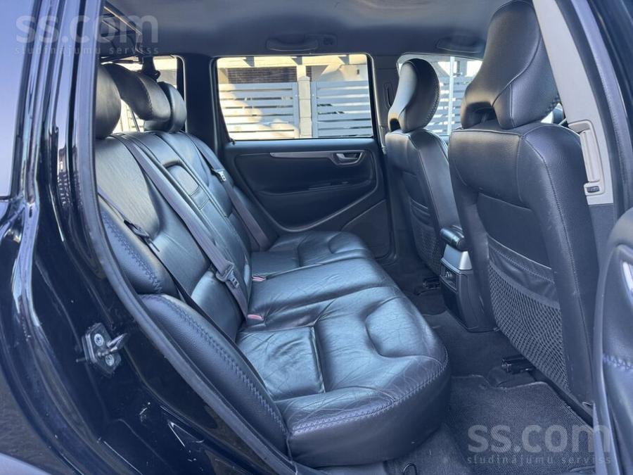 Melns Volvo XC70 2004 Jelgava, ar dzinēja tilpumu 2.40 L un nobraukumu 360 tūkst. km par 4200 €, foto 14 vietnē AUTOMOTO.COM.LV