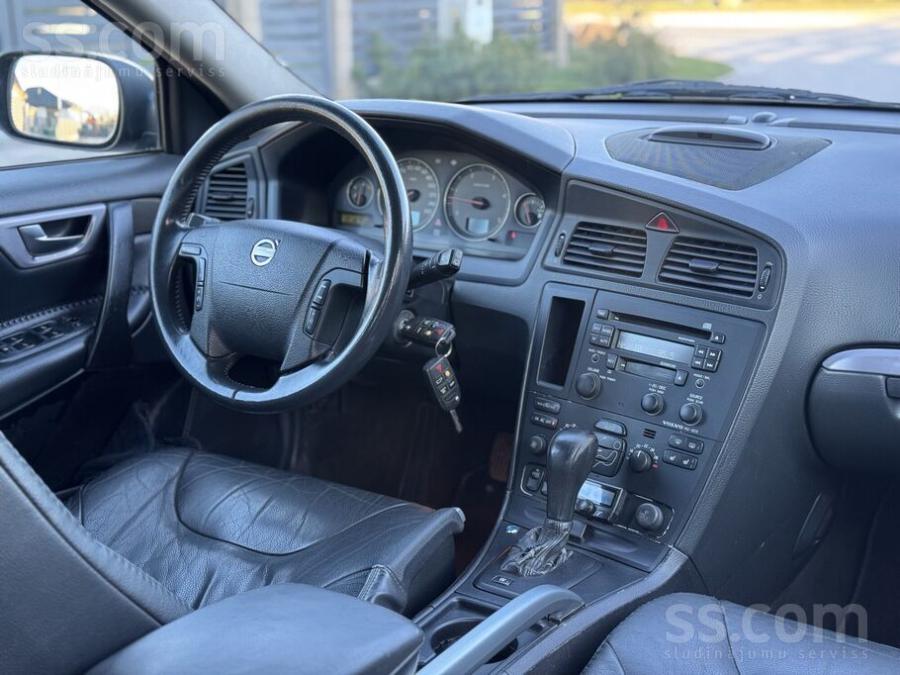 Melns Volvo XC70 2004 Jelgava, ar dzinēja tilpumu 2.40 L un nobraukumu 360 tūkst. km par 4200 €, foto 16 vietnē AUTOMOTO.COM.LV