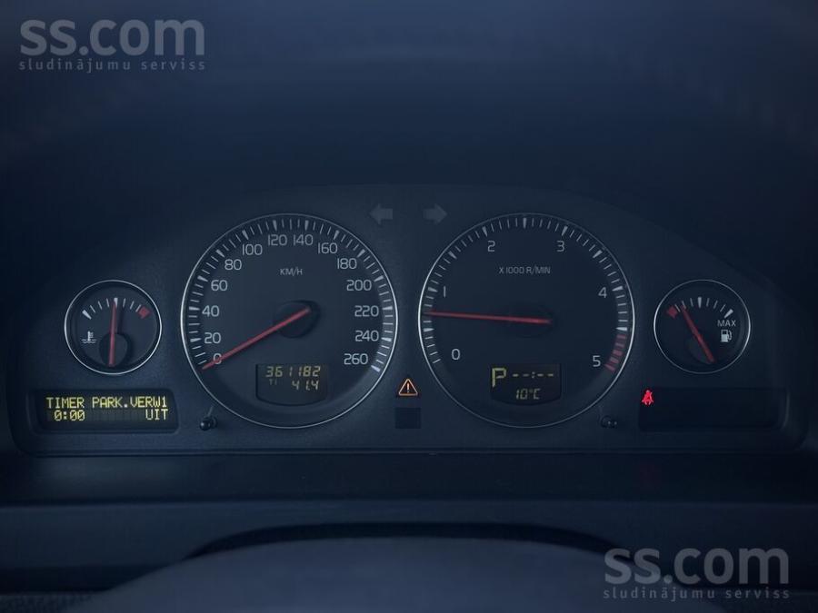 Melns Volvo XC70 2004 Jelgava, ar dzinēja tilpumu 2.40 L un nobraukumu 360 tūkst. km par 4200 €, foto 18 vietnē AUTOMOTO.COM.LV