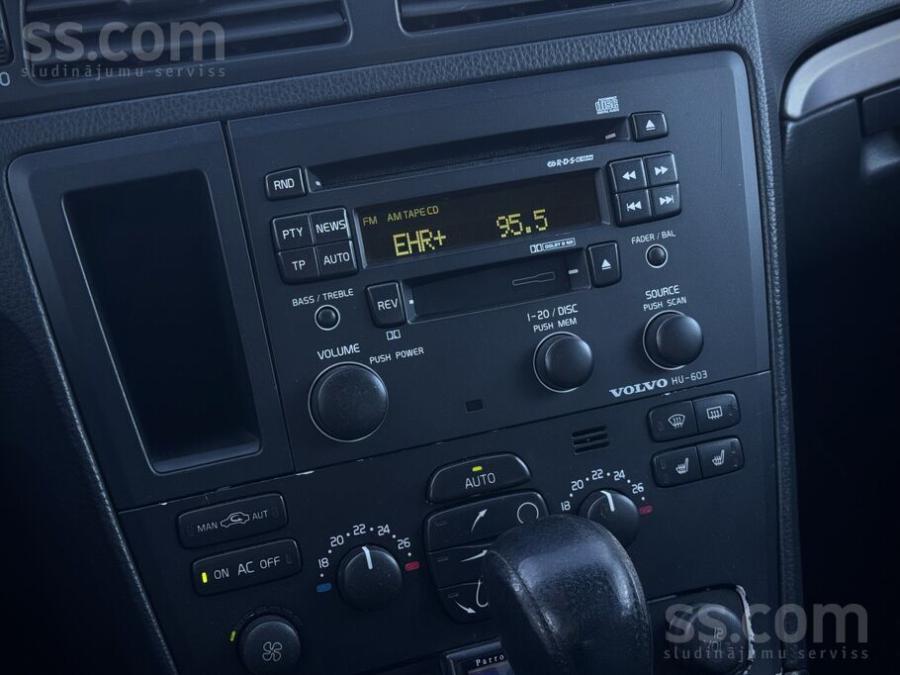 Melns Volvo XC70 2004 Jelgava, ar dzinēja tilpumu 2.40 L un nobraukumu 360 tūkst. km par 4200 €, foto 19 vietnē AUTOMOTO.COM.LV
