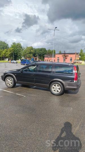 Black Volvo XC70 2004 in Cesis, with an engine capacity of 2.40 L and mileage of 386 thousand km for 3000 €, photo 4 on AUTOMOTO.COM.LV