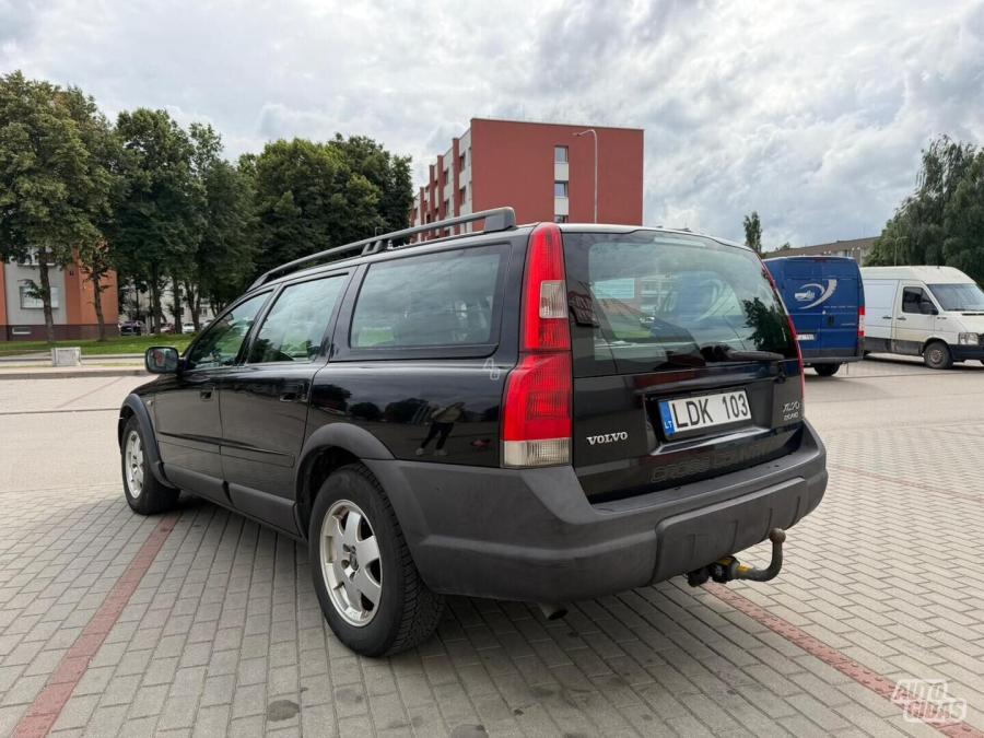 Melns Volvo XC70 2004 Šilutė, ar dzinēja tilpumu 2.40 L un nobraukumu 43 tūkst. km par 2000 €, foto 4 vietnē AUTOMOTO.COM.LV