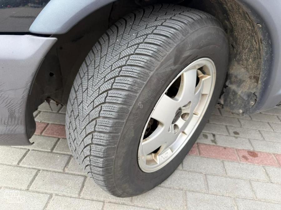 Melns Volvo XC70 2004 Šilutė, ar dzinēja tilpumu 2.40 L un nobraukumu 43 tūkst. km par 2000 €, foto 13 vietnē AUTOMOTO.COM.LV