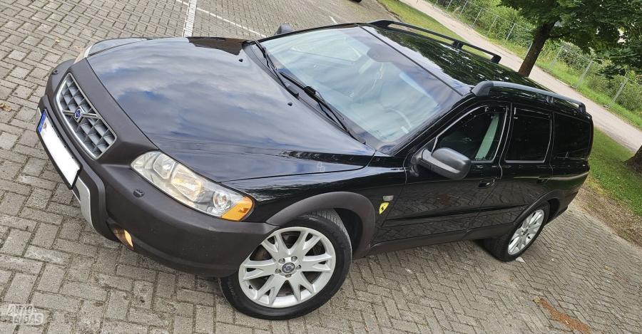Black Volvo XC70 2004 in Trakai, with an engine capacity of 2.40 L and mileage of 375 thousand km for 2700 €, photo 3 on AUTOMOTO.COM.LV