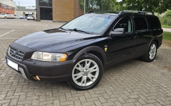 Black Volvo XC70 2004 in Trakai, with an engine capacity of 2.40 L and mileage of 375 thousand km for 2700 €, photo 3 on AUTOMOTO.COM.LV