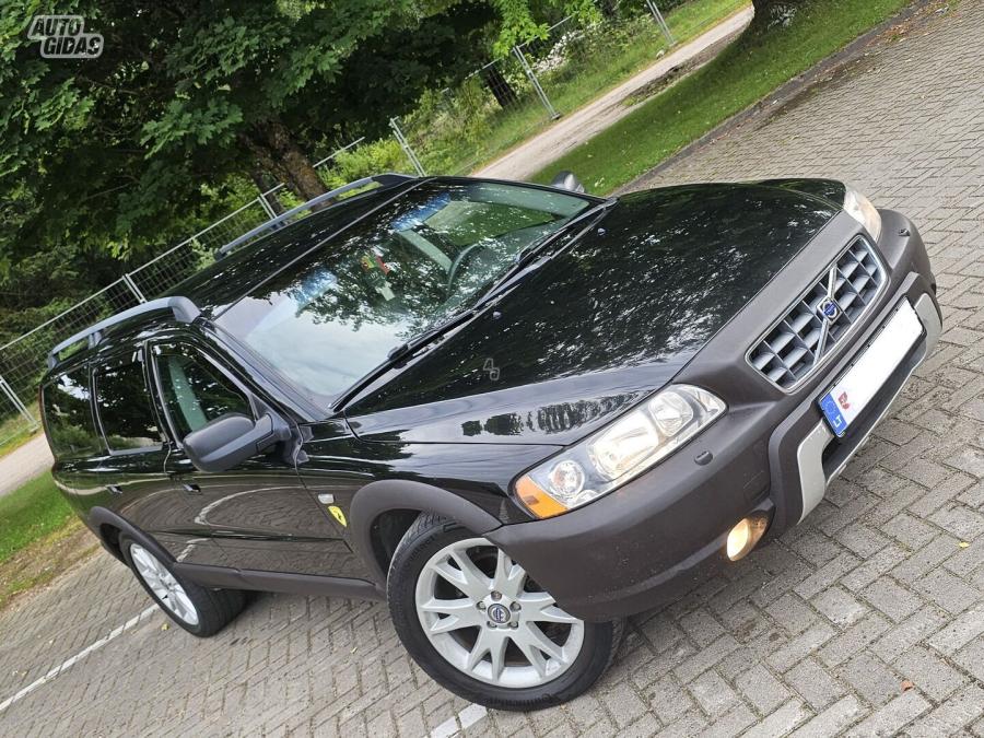 Black Volvo XC70 2004 in Trakai, with an engine capacity of 2.40 L and mileage of 375 thousand km for 2700 €, photo 5 on AUTOMOTO.COM.LV