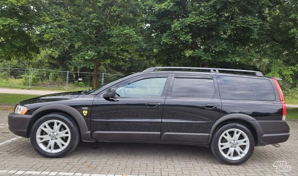 Black Volvo XC70 2004 in Trakai, with an engine capacity of 2.40 L and mileage of 375 thousand km for 2700 €, photo 5 on AUTOMOTO.COM.LV