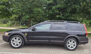 Black Volvo XC70 2004 in Trakai, with an engine capacity of 2.40 L and mileage of 375 thousand km for 2700 €, photo 6 on AUTOMOTO.COM.LV