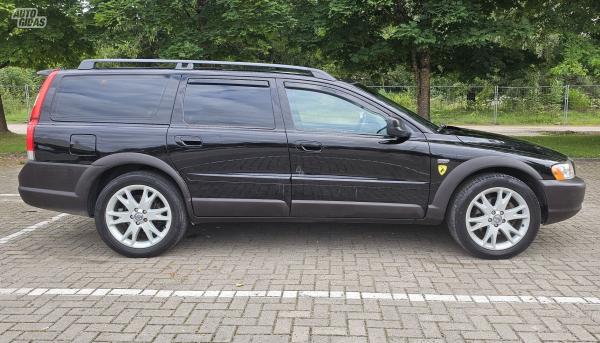 Black Volvo XC70 2004 in Trakai, with an engine capacity of 2.40 L and mileage of 375 thousand km for 2700 €, photo 6 on AUTOMOTO.COM.LV