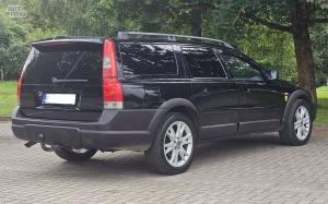 Black Volvo XC70 2004 in Trakai, with an engine capacity of 2.40 L and mileage of 375 thousand km for 2700 €, photo 8 on AUTOMOTO.COM.LV