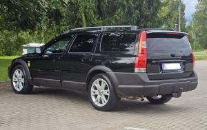 Black Volvo XC70 2004 in Trakai, with an engine capacity of 2.40 L and mileage of 375 thousand km for 2700 €, photo 9 on AUTOMOTO.COM.LV